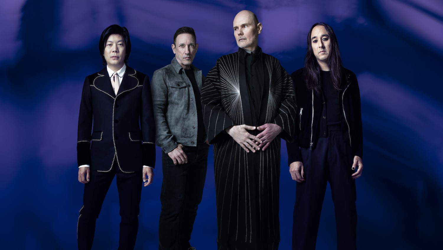 ONE WORLD ENTERTAINMENT PRESENTS - THE SMASHING PUMPKINS - THE WORLD IS ...