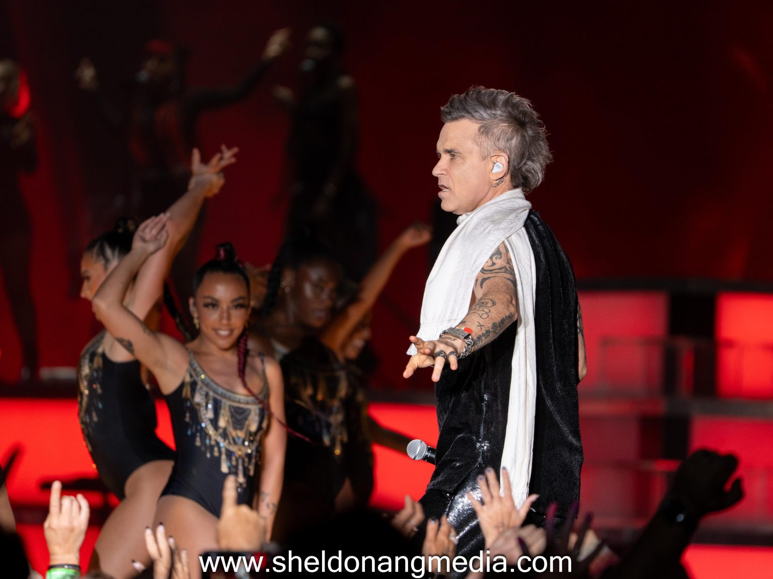 Live Review: Robbie Williams in Perth - 25 Years of Hits Australian ...