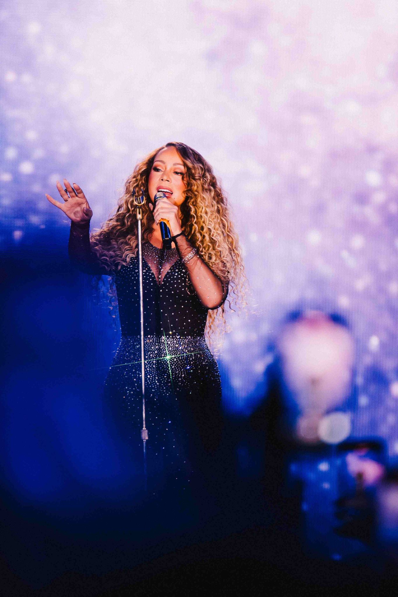 Live Review: Fridayz Live 2025 Featuring Mariah Carey and Pitbull ...