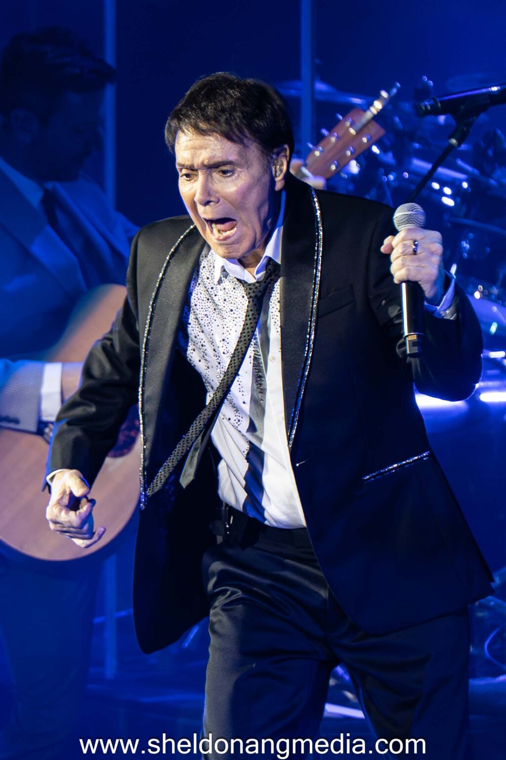 Photo Gallery: Cliff Richard is Wired for Sound in Australia - Sheldon ...