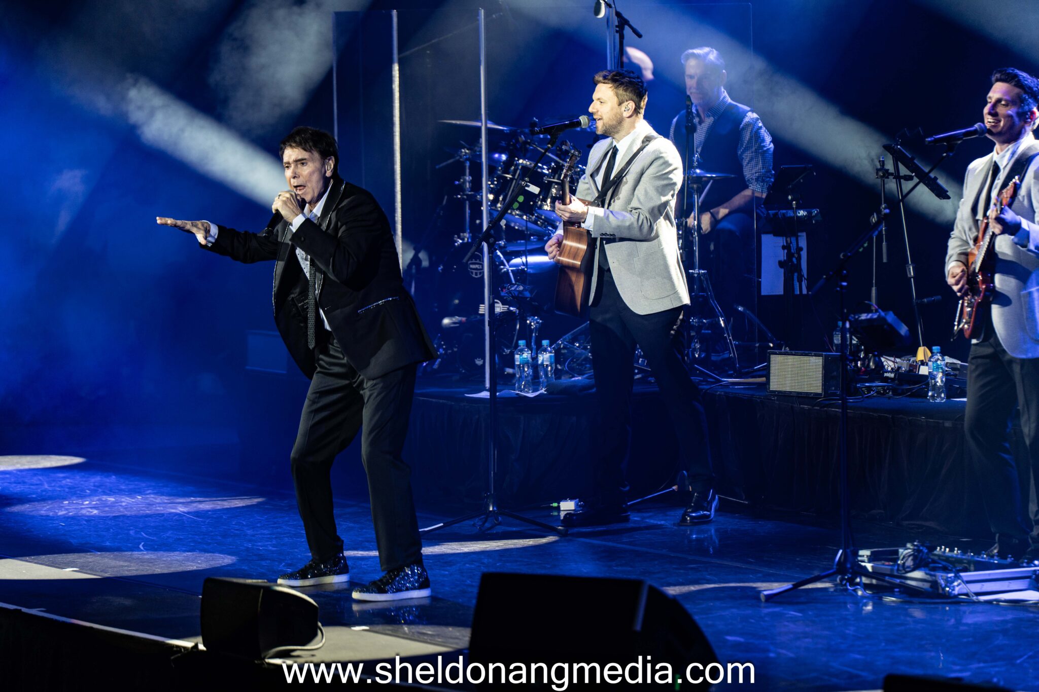 Photo Gallery: Cliff Richard is Wired for Sound in Australia - Sheldon ...